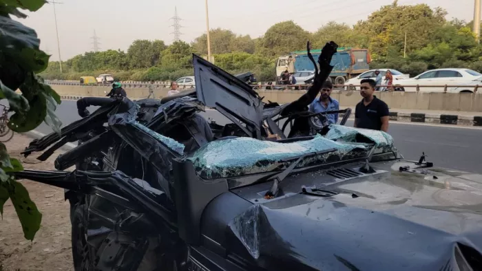 वीकेंड पर डांडिया और पार्टी के बाद थार से गईं घूमने, लॉयड कॉलेज में ...