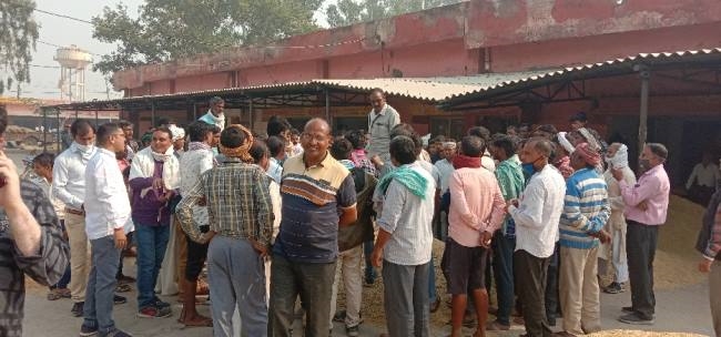 मंडी समिति में मुख्य द्वार पर क्रय केंद्र शिफ्ट - Purchase centers ...