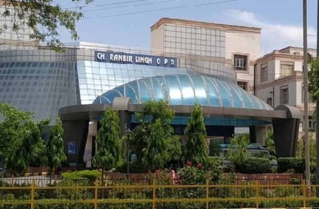 रोहतक पीजीआइ में पटरी पर लौट रही मरीजों की टेस्ट सुविधा - Test facility ...