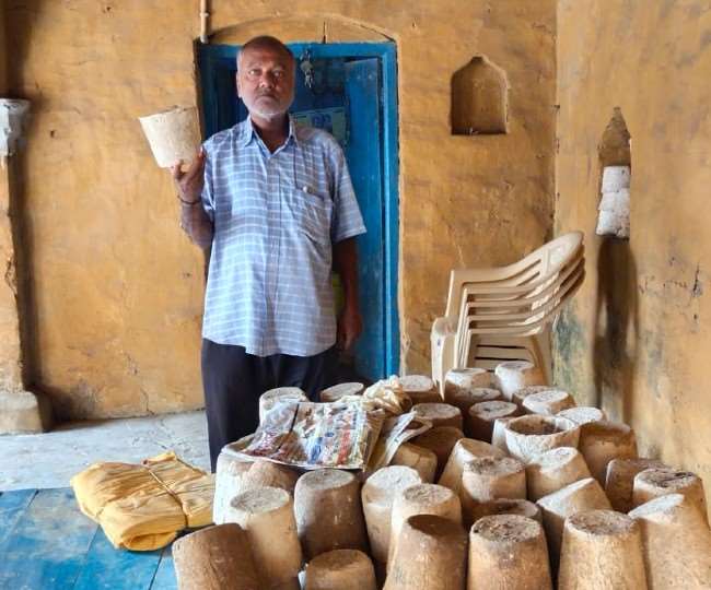 खगड़िया में गोबर से गमले, दीपक और जलावन का किया जा रहा निर्माण, मुन्नू ...