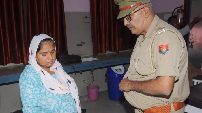 Shamli News: महिला थाने में समझौते के दौरान बुजुर्ग की तबीयत बिगड़ने से ...