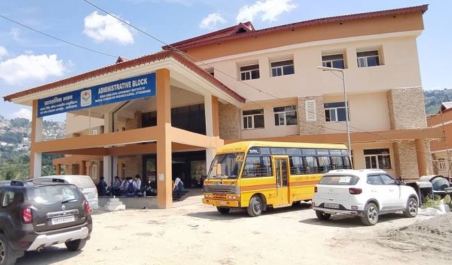अल्मोड़ा मेडिकल कालेज में डाक्टरों की तैनात - Doctors posted in Almora ...
