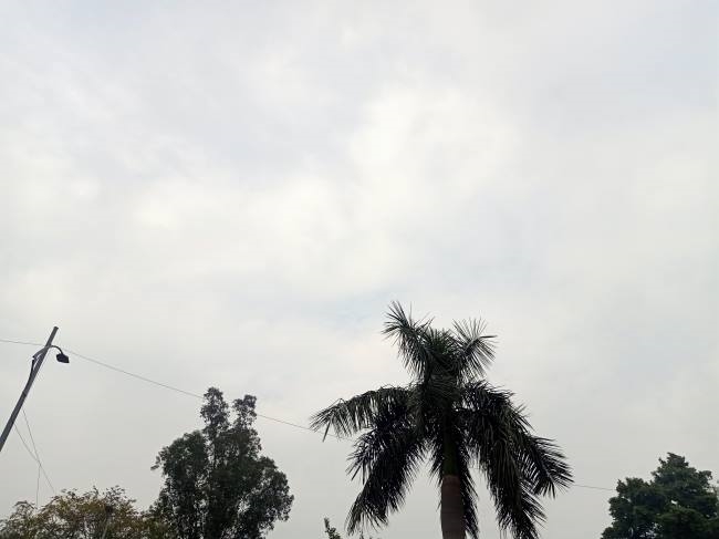आसमान पर बादलों का डेरा, बढ़ा ठंड का अहसास - आसमान पर बादलों का डेरा ...