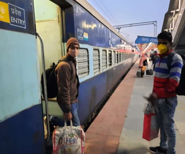 Sangam Express in Meerut आठ माह बाद प्रयागराज से मेरठ पहुंची संगम कम ...