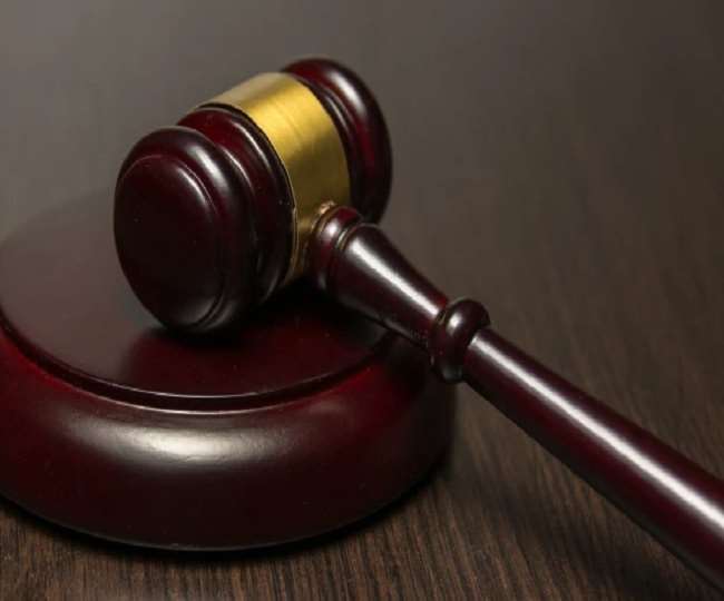 पूर्व जिला जज राजेन्द्र सिंह की सख्ती से नहीं मिली थी गायत्री प्रजापति ...