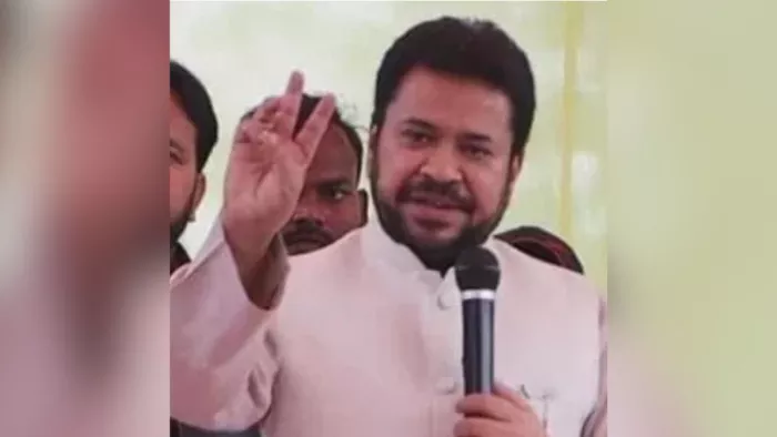 हत्या के आरोप में ललितपुर जेल में बंद सपा के पूर्व सांसद को आया हार्ट ...