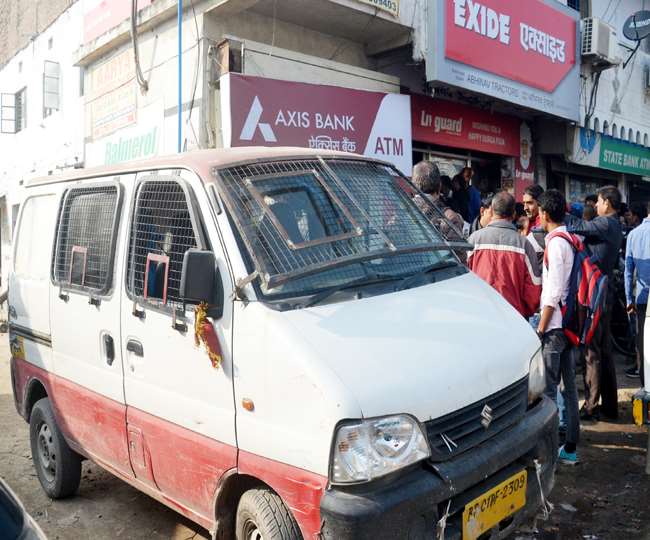 24 lakh robbed from cash van प्रत्यक्षदर्शियों के बताए हुलिए के आधार पर ...