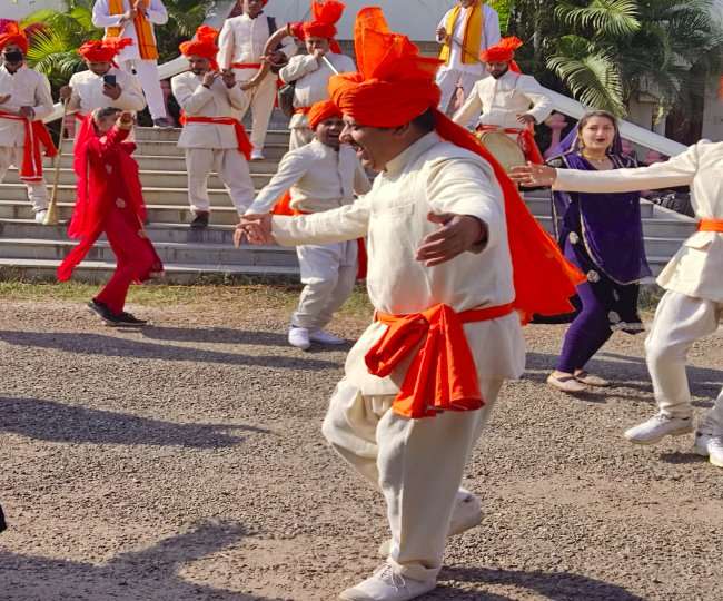 Jammu Kashmir: सोनाली डोगरा के मधुर गीतों ने Dogra Festival में मनमोहा ...
