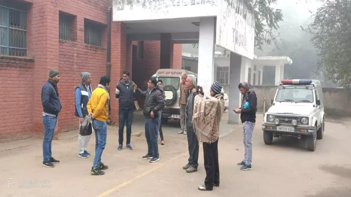 Mewat News: तहसील कार्यालय पर छापेमारी, नदारद थे सभी 17 अधिकारी व ...