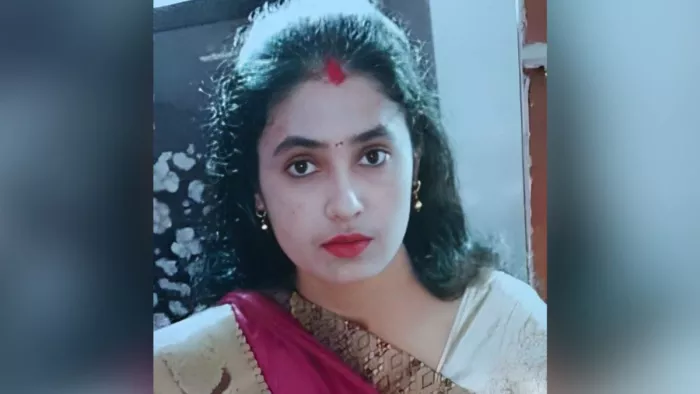 Mainpuri News: पुलिस ने दरवाजा तोड़कर बचाई मासूम की जान, 12 घंटे से फंदे पर लटका था विवाहिता का ...