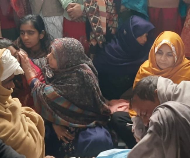 UP Cop Last Rites: बलिदानी सचिन राठी को नम आंखाें से दी विदाई, केंद्रीय ...