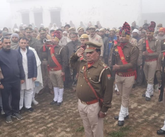 UP Cop Last Rites: बलिदानी सचिन राठी को नम आंखाें से दी विदाई, केंद्रीय ...