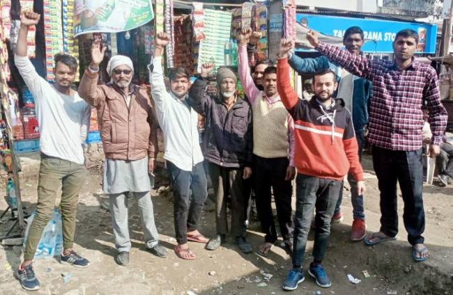 बाजपुर में संदरीकरण के नाम पर खोद डाली सड़क किया प्रदशर्न - Road dug in ...