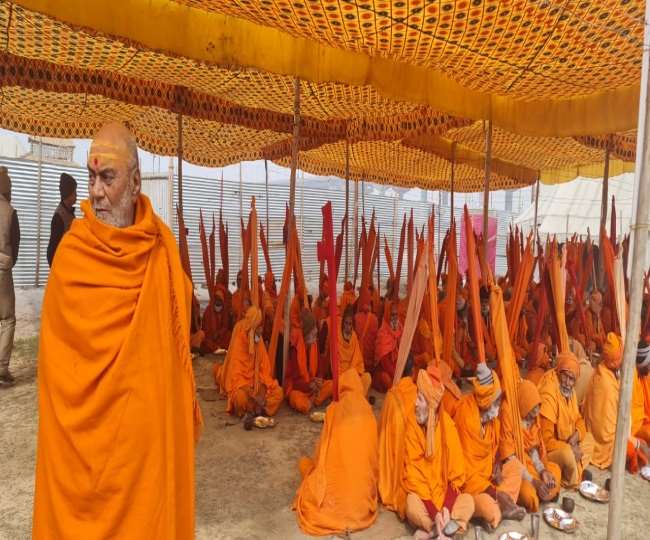 प्रयागराज में संतों व भक्तों ने की आदि तथा चक्र माधव की परिक्रमा लहराती ...