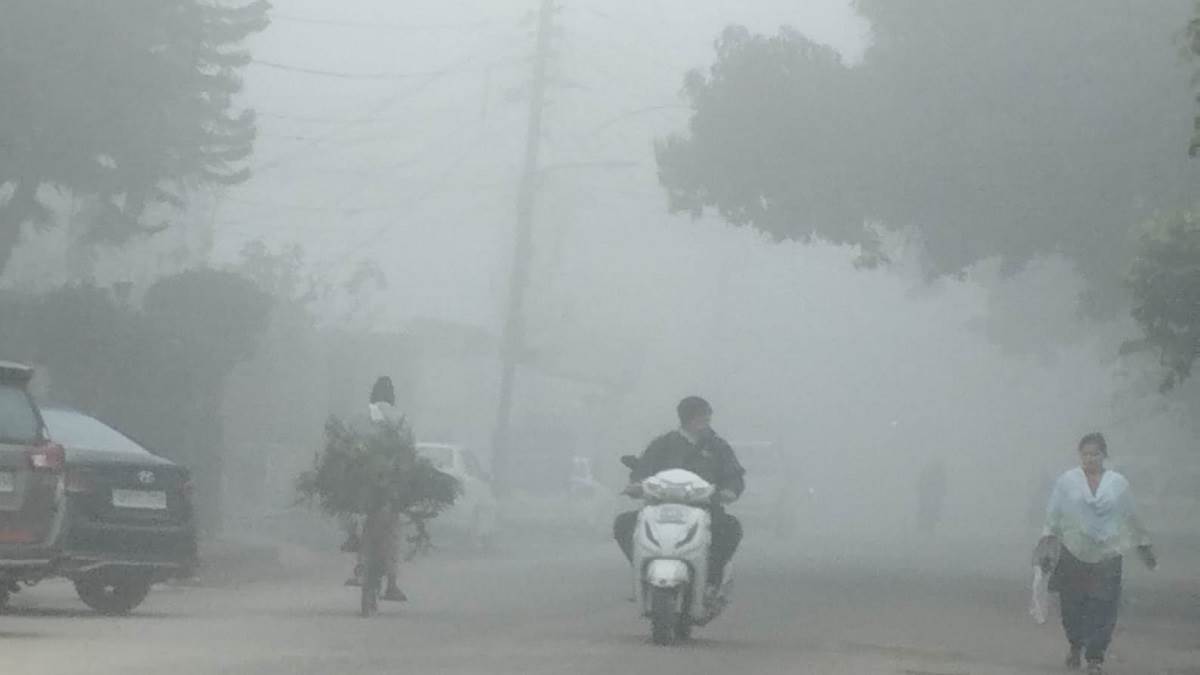 UP Weather: यूपी में उत्तर पश्चिमी हवा ने फिर बढ़ाई गलन के साथ ठंड, IMD ने 30 तक जारी क‍िया ...