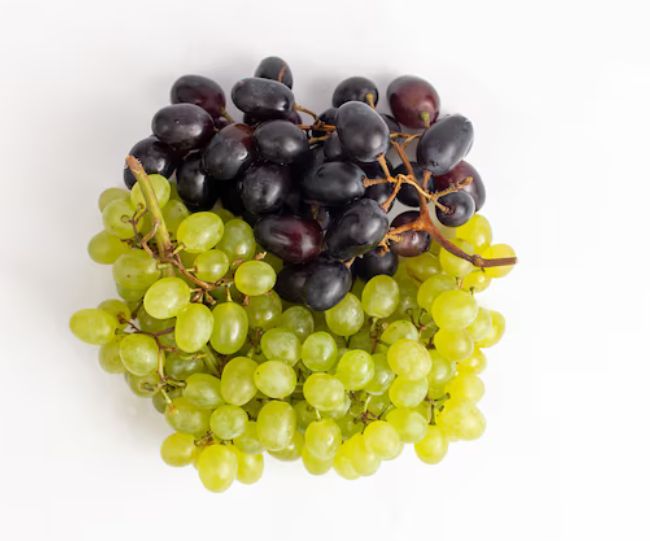 हरे अंगूर खाएं या काले? सेहत के लिहाज से कौन-से हैं ज्यादा फायदेमंद, एक ...