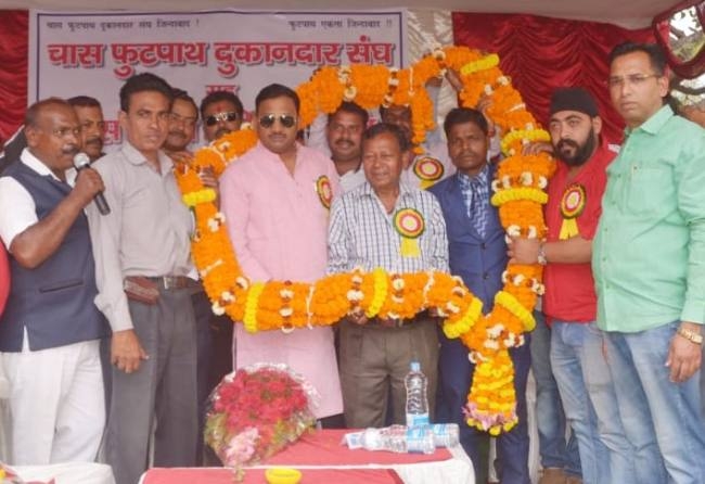 फुटपाथ दुकानदारों के लिए बनेगा वेंडिंग जोन - footpath shop