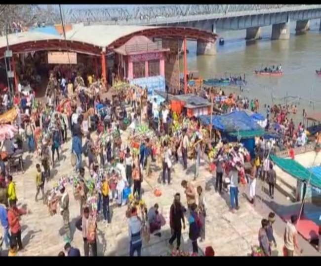 महाशिवरात्रि को लेकर भगवा रंग में रंगी तीर्थ नगरी, कांवड़ लेने के लिए ...