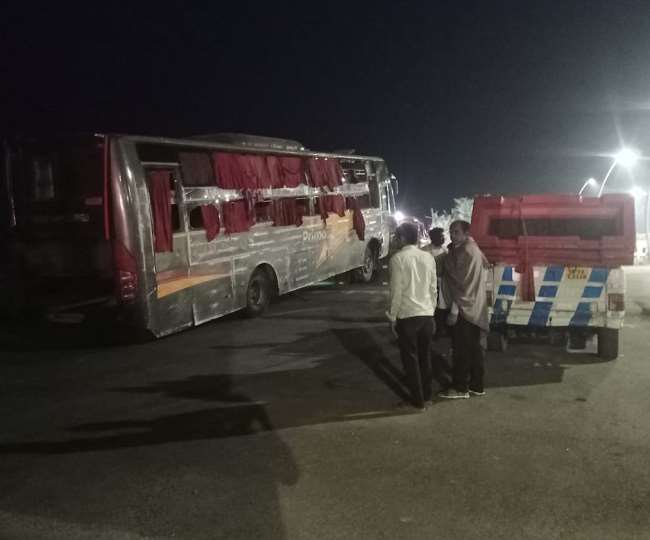 Kannauj Bus Accident: आगरा-लखनऊ एक्सप्रेस-वे पर डिवाडर से टकरा कर पलटी ...