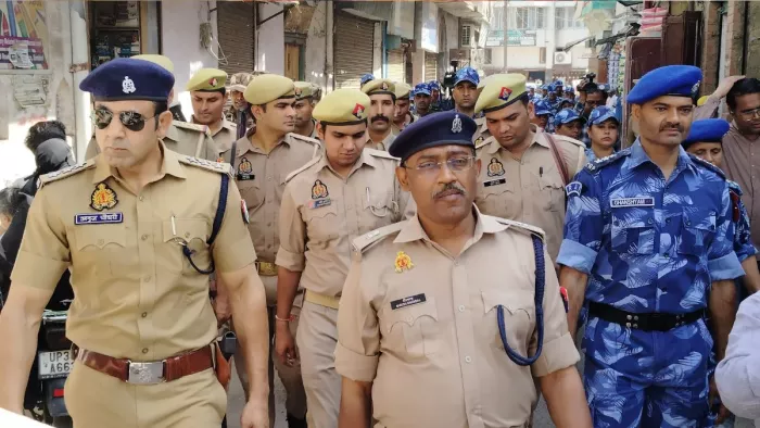 Sambhal News: थ्री-लेयर स‍िक्‍योर‍िटी के बीच जामा मस्जिद में अदा होगी ...