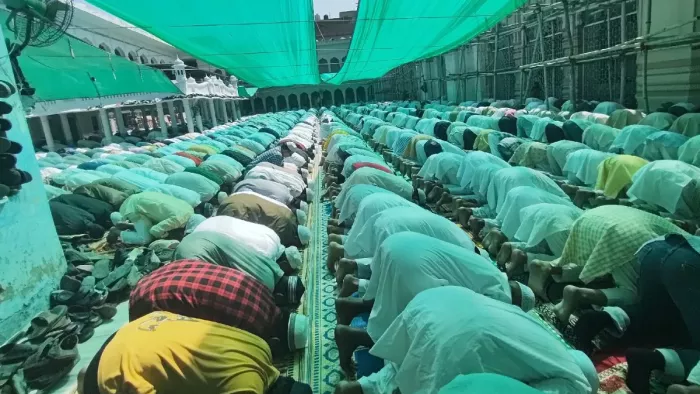 कारी शफीकुर्रहमान बोले- महाकुंभ पर सड़कें बंद रहीं, ईद पर 10 मिनट नमाज ...