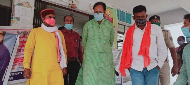 सांसद ने पीएचसी में कोरोना संकट से निपटने की व्यवस्था का लिया जायजा ...