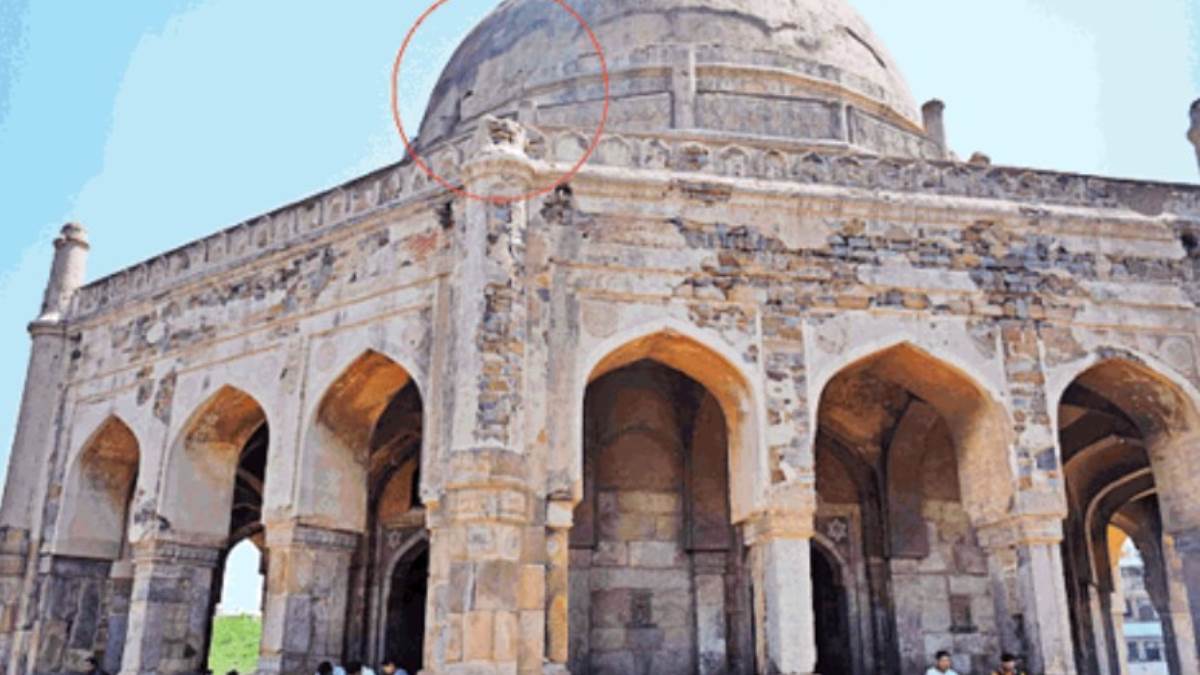 ASI संवरेगा अकबर के सिपहसालार की हत्या करने वाले अधम खां का मकबरा ...