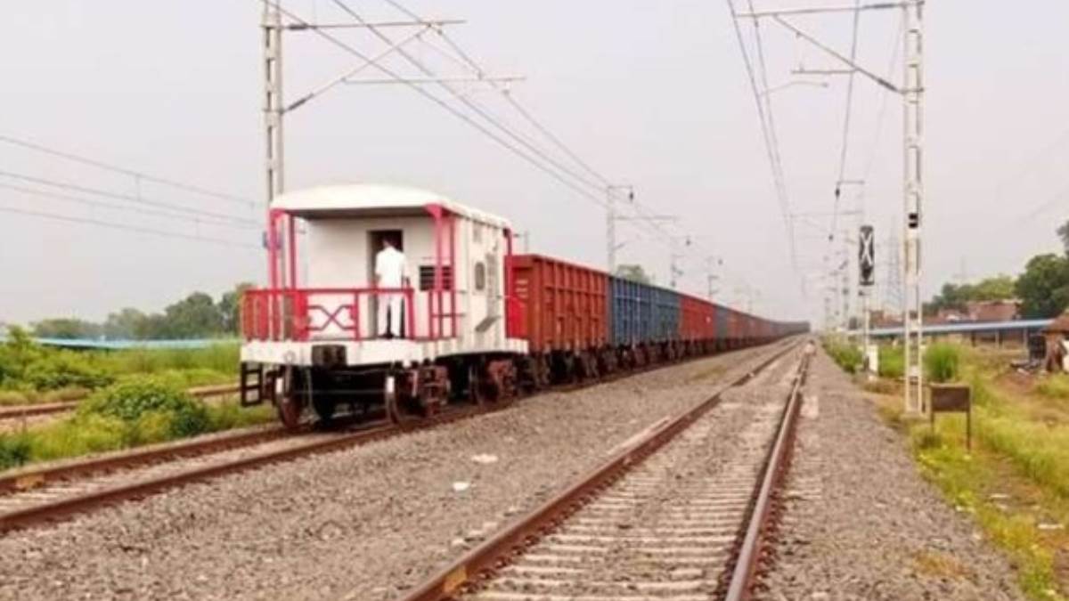 Noida: फ्रेट कारिडोर से 450 मिलियन टन कम होगा कार्बन उत्सर्जन, माल ...