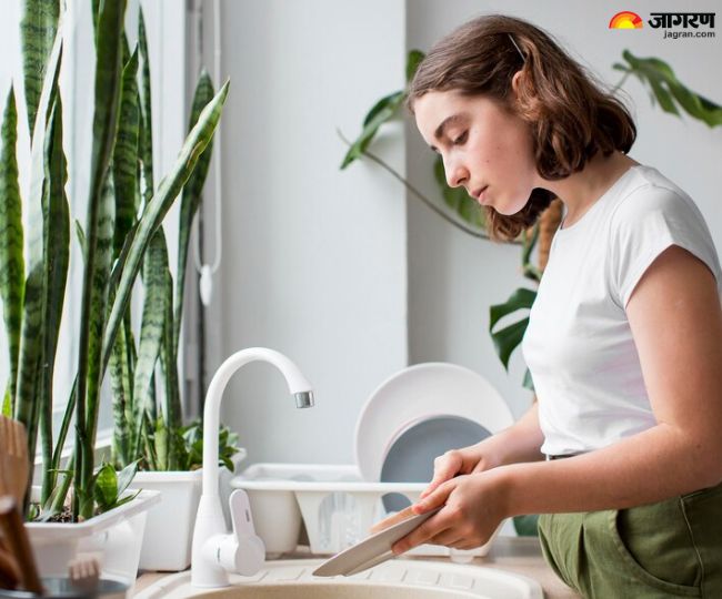 Astro Tips for Kitchen: रात को भूलकर भी न छोड़े जूठे बर्तन, वरना हो ...