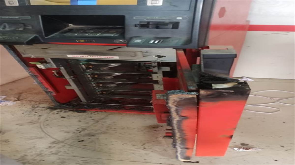 एटीएम काटकर सारे रुपये ले गए चोर, सारण के मशरक की घटना, चोरों की करतूत ...