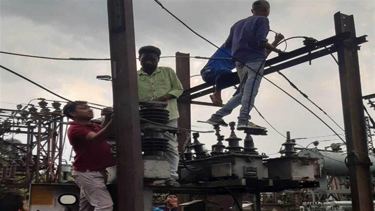 कोडरमा डीवीसी यूनिट में आई खराबी, शहर से गांव तक 16 से 20 घंटे कट रही ...