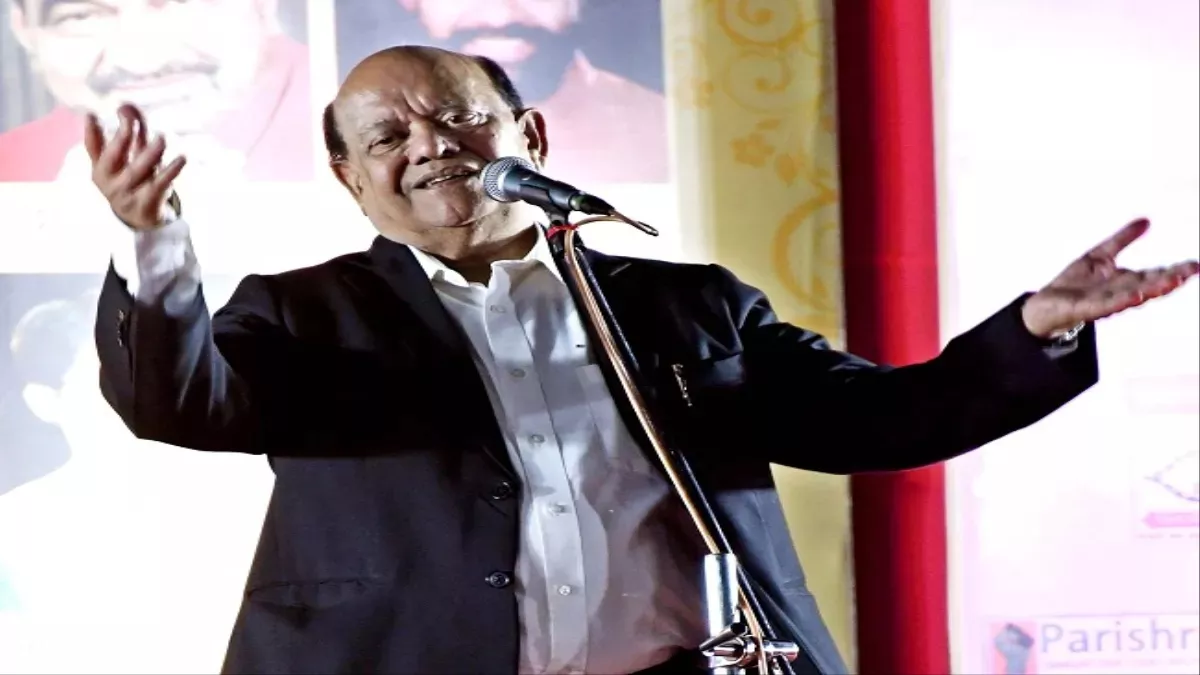 कवि सुरेंद्र शर्मा ने देश के करोड़ों बेटे-बेटियों के लिए कहीं दिल छू ...