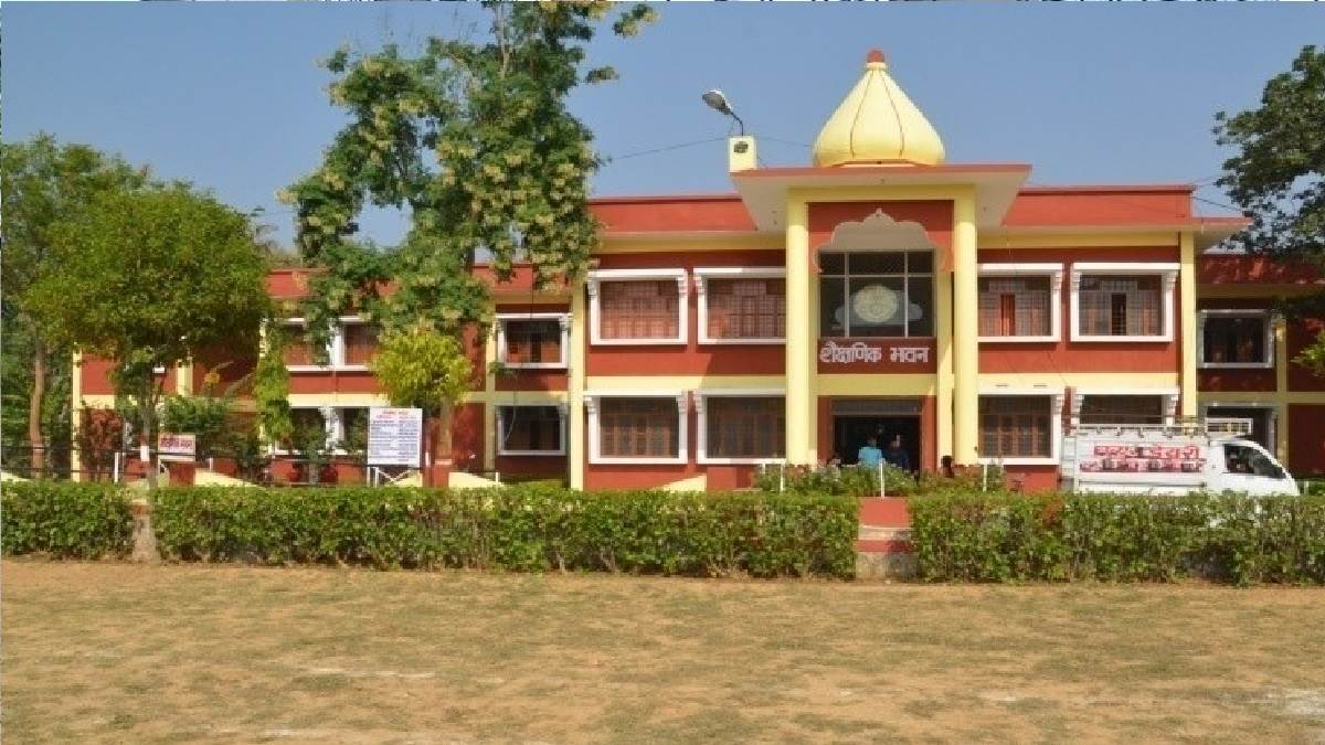 Chitrakoot News जगद्गुरु रामभद्राचार्य दिव्यांग हुआ राज्य विश्वविद्यालय ...