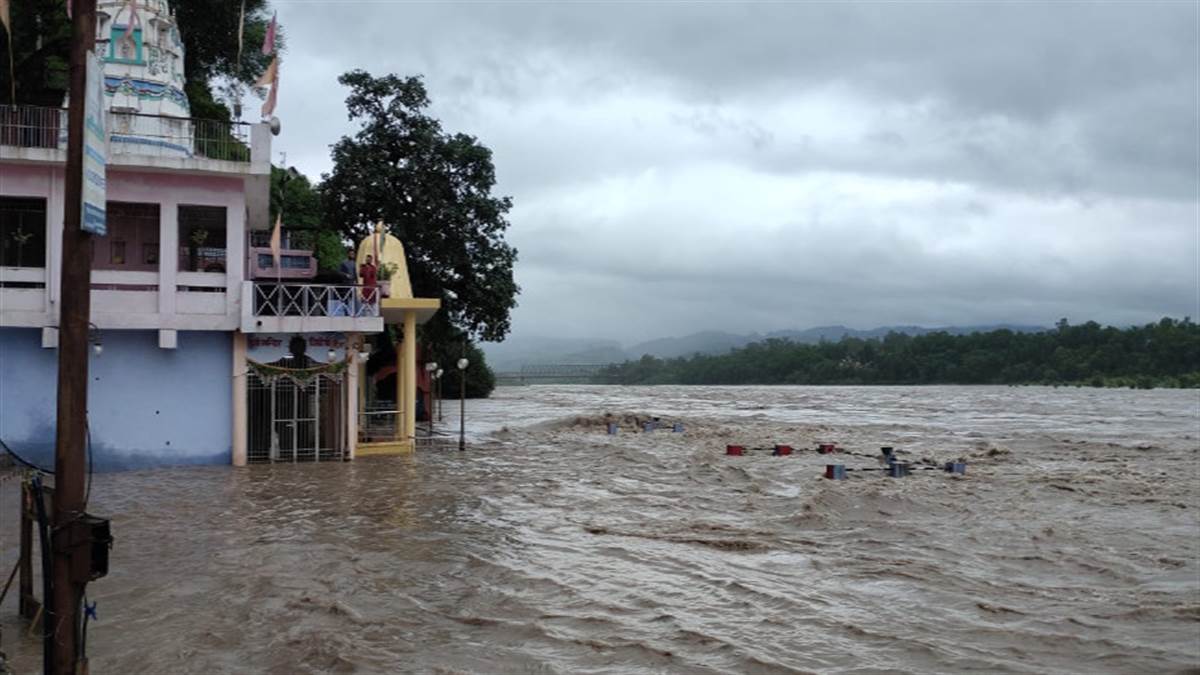 Flood Alert In Jammu Kashmir खतरे के निशान को पार कर गया चिनाब का