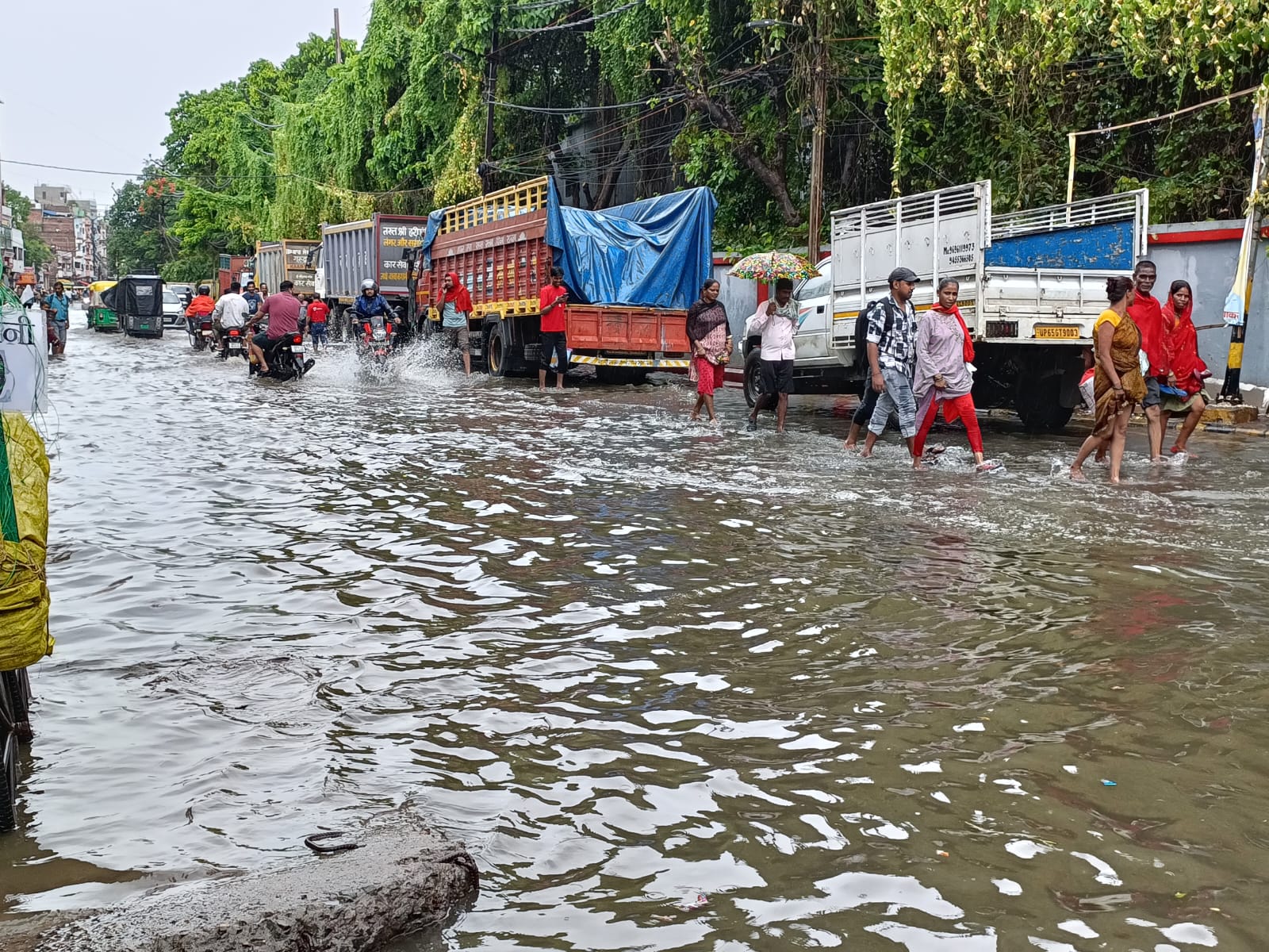 Bihar News: भारी बारिश के बाद पटना जलमग्न, डाक बंगला चौराहा समेत कई ...