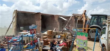 अवैध निर्माण पर खूब चला डीटीपी का पीला पंजा - DTP demolishes illegal ...