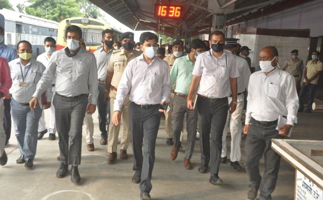 पांच माह में शामली रेलवे लाइन विद्युतीकरण होगा पूरा - DRM inspected the ...