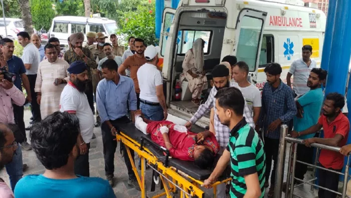 Bareilly Accident : श्रद्धालुओं से भरी ट्रैक्टर-ट्राली को कैंटर ने मारी ...