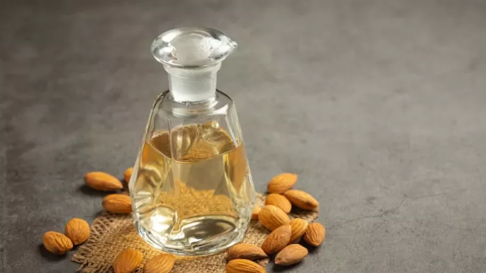 Almond Oil: डार्क सर्कल से लेकर दाग-धब्बे दूर करने तक, चेहरे पर बादाम ...