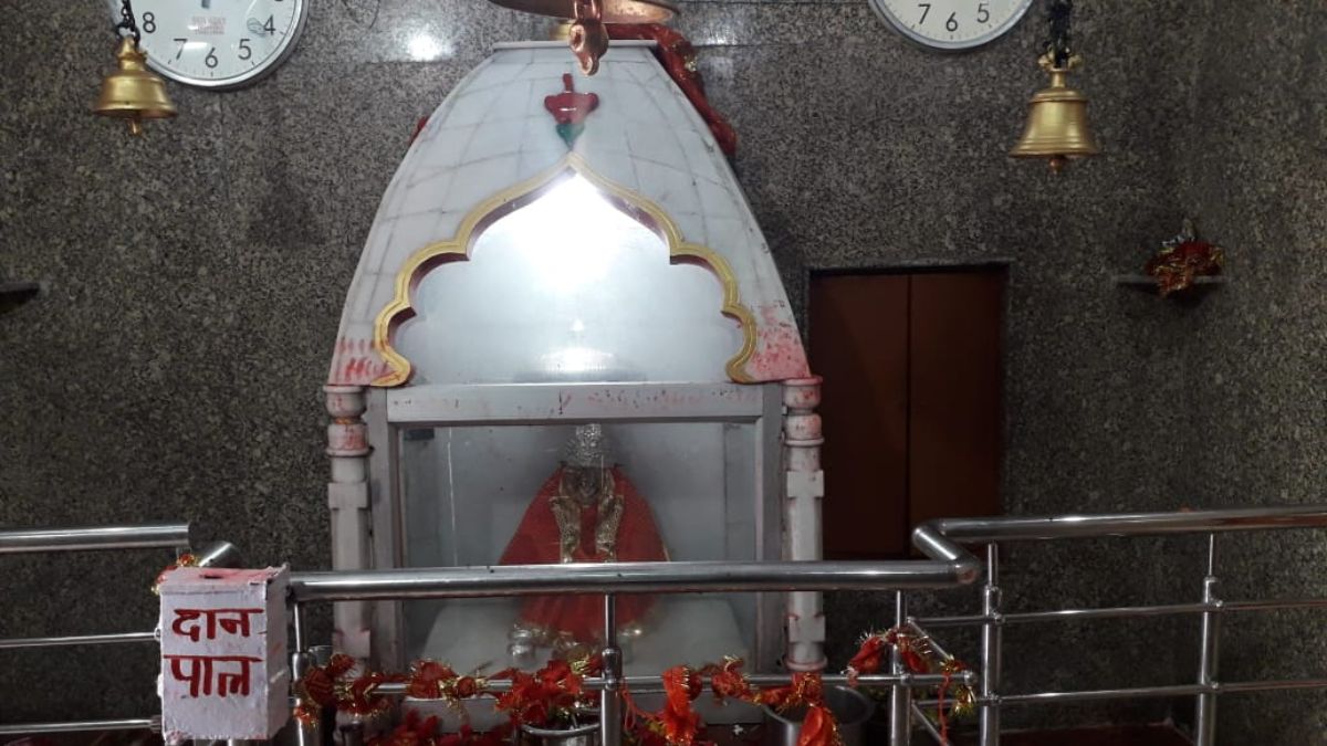 Durga Puja 2022: गोरखपुर के इस दुर्गा मंदिर की अनोखी परंपरा, जहां माता ...