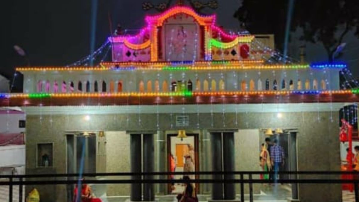 Durga Puja 2022: गोरखपुर के इस दुर्गा मंदिर की अनोखी परंपरा, जहां माता ...
