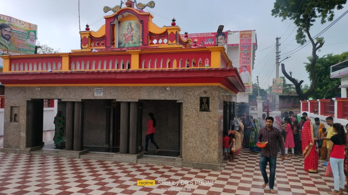 Durga Puja 2022: गोरखपुर के इस दुर्गा मंदिर की अनोखी परंपरा, जहां माता ...