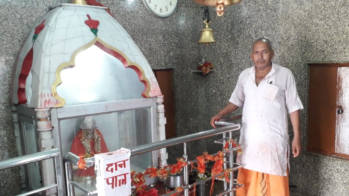 Durga Puja 2022: गोरखपुर के इस दुर्गा मंदिर की अनोखी परंपरा, जहां माता ...