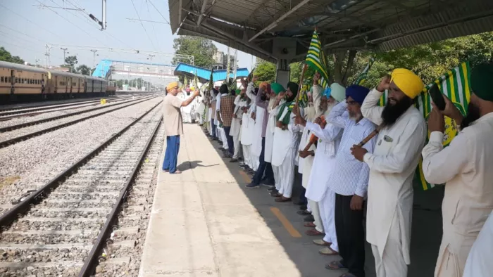 Punjab Rail Roko Andolan Live: मुआवजा और MSP समिति को लेकर किसानों का ...
