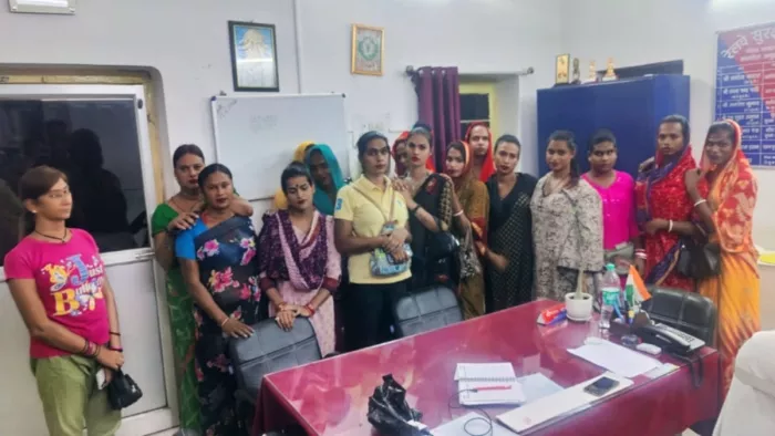 Buxar News: बक्सर में एक साथ 15 किन्नरों को क्यों किया गया गिरफ्तार ...