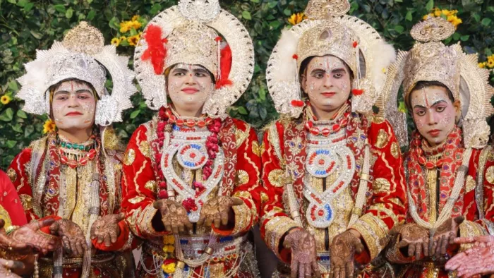 Ram Barat Agra 2024: एशिया की ऐतिहासिक राम बरात आज, पुलिस ड्रोन से ...