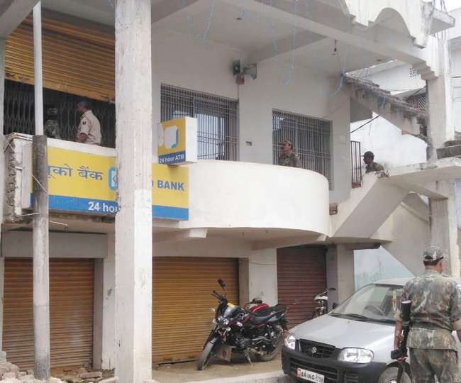 Bank Loot: यूको बैंक की शाखा से दिन-दहाड़े 32 लाख की लूट, छापेमारी में ...