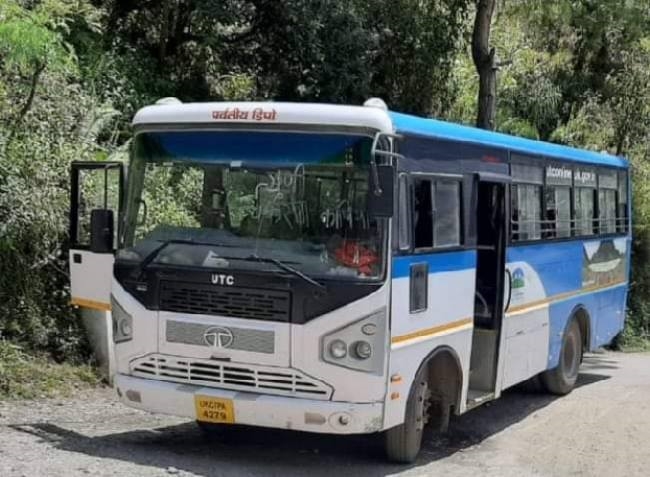 तीन बसें ढो रहीं ढाई लाख आबादी का भार - Three buses carrying a ...