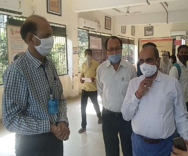 तीन दिन में ही ध्वस्त हुई टोकन व्यवस्था, एटीसी ने RTO में मारा छापा ...