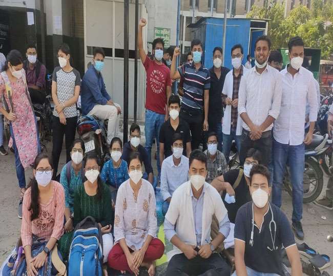 स्‍टाइपेंड बढ़ाने की मांग को लेकर PMCH और NMCH में जूनियर डाक्‍टरों का ...